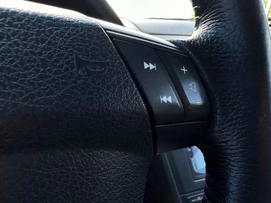 Black Volvo XC90 2006 in Riga, with an engine capacity of 2.40 L and mileage of 280 thousand km for 4290 €, photo 28 on AUTOMOTO.COM.LV