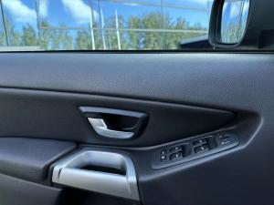 Black Volvo XC90 2006 in Riga, with an engine capacity of 2.40 L and mileage of 280 thousand km for 4290 €, photo 31 on AUTOMOTO.COM.LV