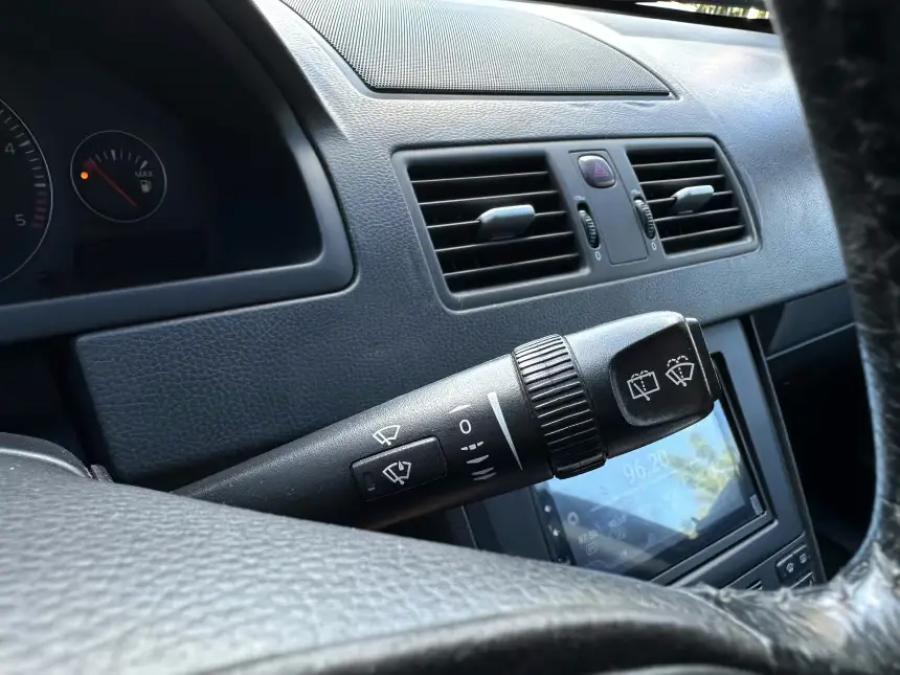 Black Volvo XC90 2006 in Riga, with an engine capacity of 2.40 L and mileage of 280 thousand km for 4290 €, photo 32 on AUTOMOTO.COM.LV