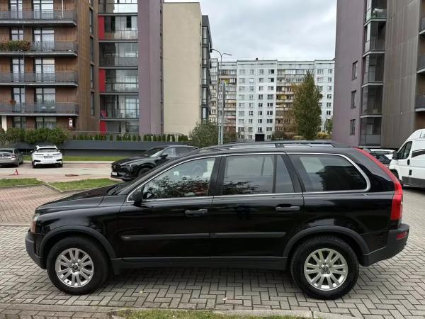 Black Volvo XC90 2006 in Riga, with an engine capacity of 2.40 L and mileage of 349 thousand km for 3690 €, photo 2 on AUTOMOTO.COM.LV