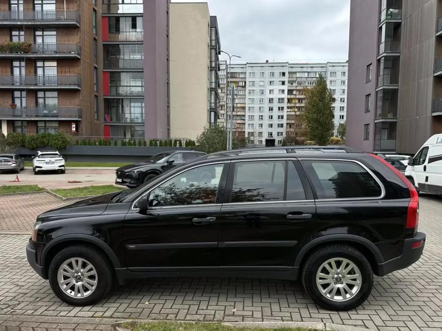 Black Volvo XC90 2006 in Riga, with an engine capacity of 2.40 L and mileage of 349 thousand km for 3690 €, photo 3 on AUTOMOTO.COM.LV