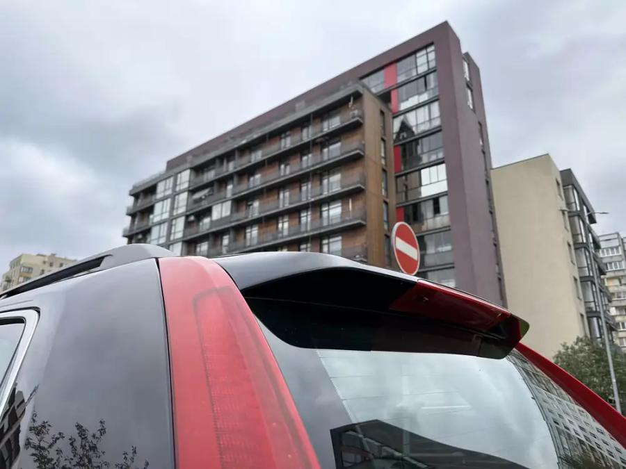 Black Volvo XC90 2006 in Riga, with an engine capacity of 2.40 L and mileage of 349 thousand km for 3690 €, photo 11 on AUTOMOTO.COM.LV