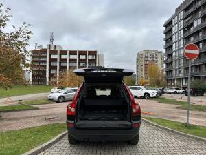 Black Volvo XC90 2006 in Riga, with an engine capacity of 2.40 L and mileage of 349 thousand km for 3690 €, photo 12 on AUTOMOTO.COM.LV