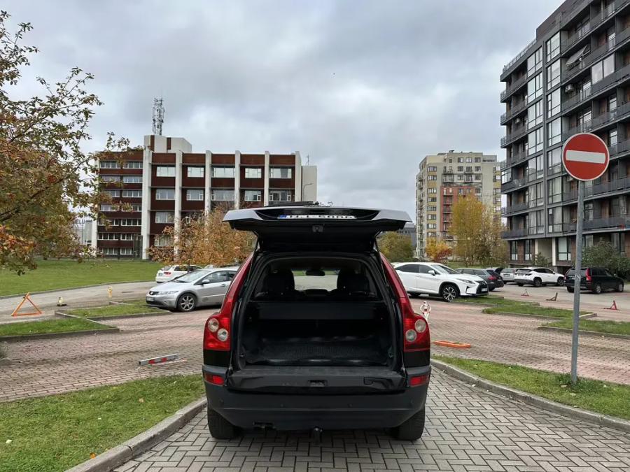 Black Volvo XC90 2006 in Riga, with an engine capacity of 2.40 L and mileage of 349 thousand km for 3690 €, photo 12 on AUTOMOTO.COM.LV
