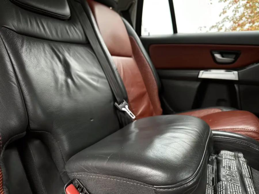 Black Volvo XC90 2006 in Riga, with an engine capacity of 2.40 L and mileage of 349 thousand km for 3690 €, photo 19 on AUTOMOTO.COM.LV