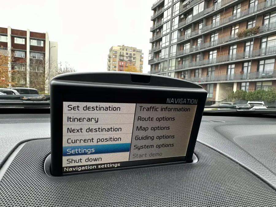 Black Volvo XC90 2006 in Riga, with an engine capacity of 2.40 L and mileage of 349 thousand km for 3690 €, photo 29 on AUTOMOTO.COM.LV