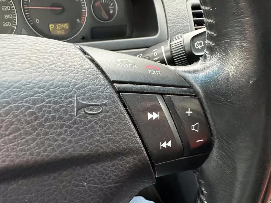 Black Volvo XC90 2006 in Riga, with an engine capacity of 2.40 L and mileage of 349 thousand km for 3690 €, photo 32 on AUTOMOTO.COM.LV