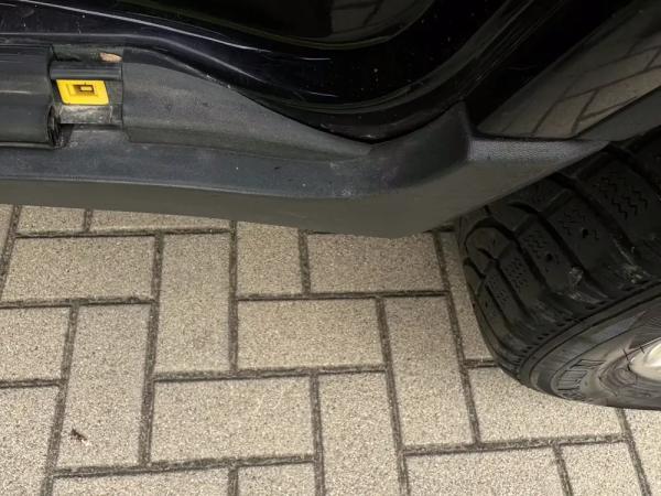 Black Volvo XC90 2006 in Riga, with an engine capacity of 2.40 L and mileage of 324 thousand km for 3990 €, photo 9 on AUTOMOTO.COM.LV