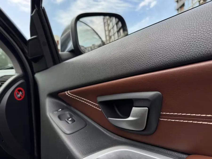 Melns Volvo XC90 2006 Rīga, ar dzinēja tilpumu 2.40 L un nobraukumu 324 tūkst. km par 3990 €, foto 23 vietnē AUTOMOTO.COM.LV
