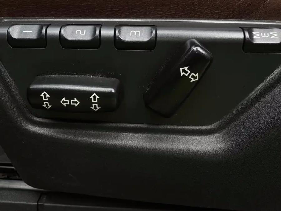 Melns Volvo XC90 2006 Rīga, ar dzinēja tilpumu 2.40 L un nobraukumu 324 tūkst. km par 3990 €, foto 27 vietnē AUTOMOTO.COM.LV