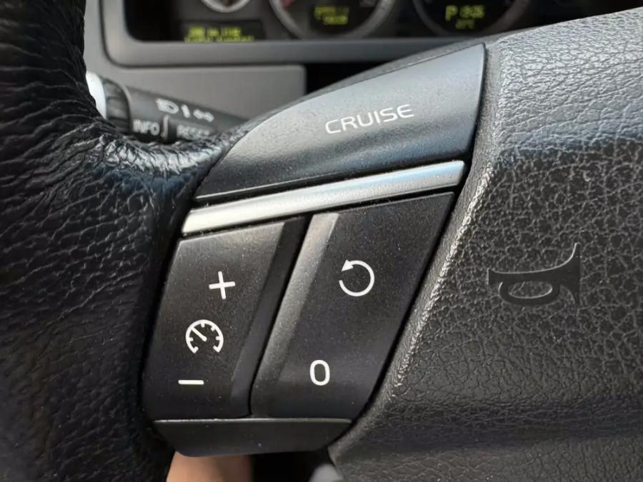 Melns Volvo XC90 2006 Rīga, ar dzinēja tilpumu 2.40 L un nobraukumu 324 tūkst. km par 3990 €, foto 36 vietnē AUTOMOTO.COM.LV