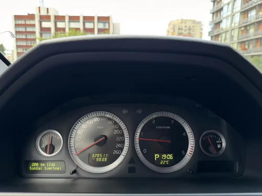 Melns Volvo XC90 2006 Rīga, ar dzinēja tilpumu 2.40 L un nobraukumu 324 tūkst. km par 3990 €, foto 38 vietnē AUTOMOTO.COM.LV