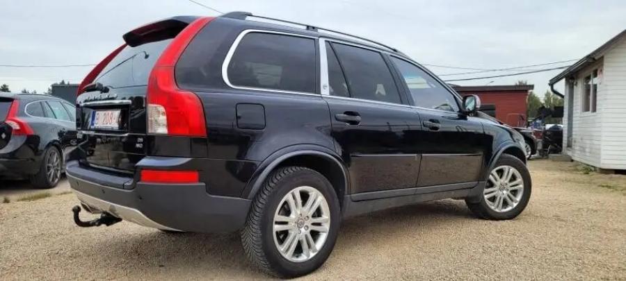 Melns Volvo XC90 2006 Rīga, ar dzinēja tilpumu 2.40 L un nobraukumu 274 tūkst. km par 8900 €, foto 5 vietnē AUTOMOTO.COM.LV