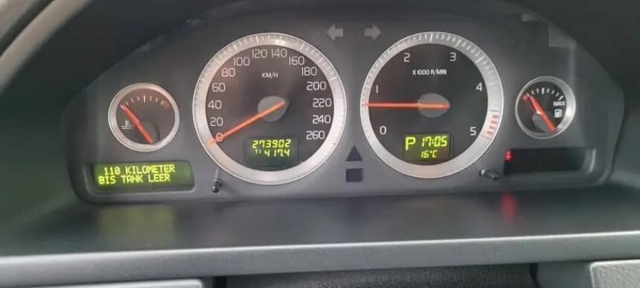 Melns Volvo XC90 2006 Rīga, ar dzinēja tilpumu 2.40 L un nobraukumu 274 tūkst. km par 8900 €, foto 16 vietnē AUTOMOTO.COM.LV