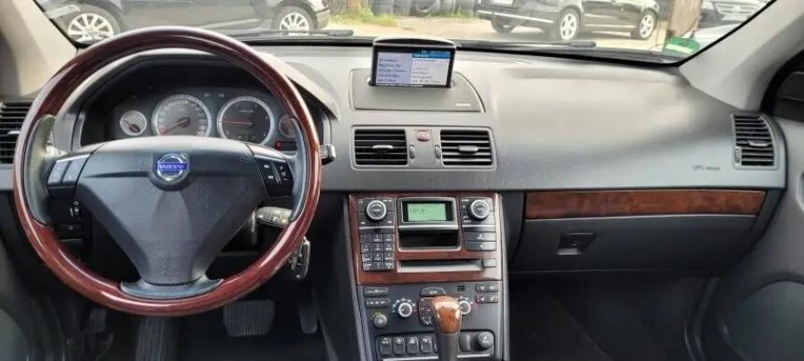 Melns Volvo XC90 2006 Rīga, ar dzinēja tilpumu 2.40 L un nobraukumu 274 tūkst. km par 8900 €, foto 27 vietnē AUTOMOTO.COM.LV