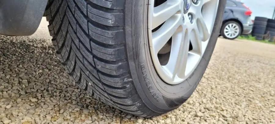 Melns Volvo XC90 2006 Rīga, ar dzinēja tilpumu 2.40 L un nobraukumu 274 tūkst. km par 8900 €, foto 33 vietnē AUTOMOTO.COM.LV