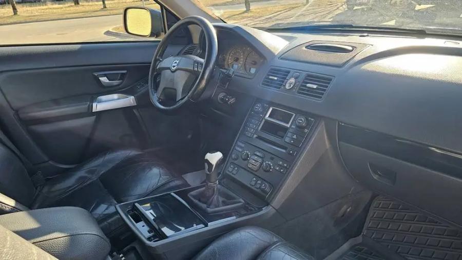 Melns Volvo XC90 2006 Rīga, ar dzinēja tilpumu 2.40 L un nobraukumu 280 tūkst. km par 2750 €, foto 16 vietnē AUTOMOTO.COM.LV
