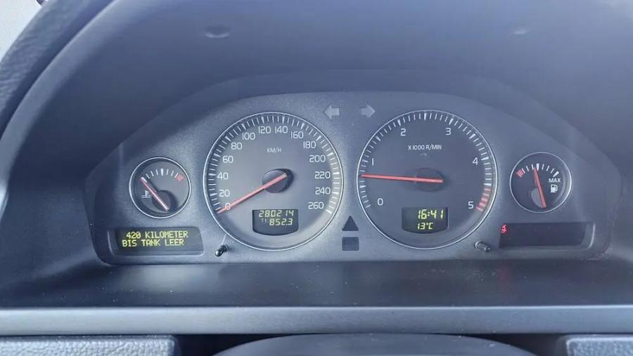 Melns Volvo XC90 2006 Rīga, ar dzinēja tilpumu 2.40 L un nobraukumu 280 tūkst. km par 2750 €, foto 20 vietnē AUTOMOTO.COM.LV