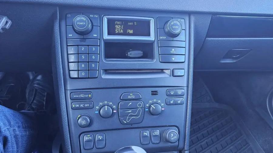 Melns Volvo XC90 2006 Rīga, ar dzinēja tilpumu 2.40 L un nobraukumu 280 tūkst. km par 2750 €, foto 21 vietnē AUTOMOTO.COM.LV
