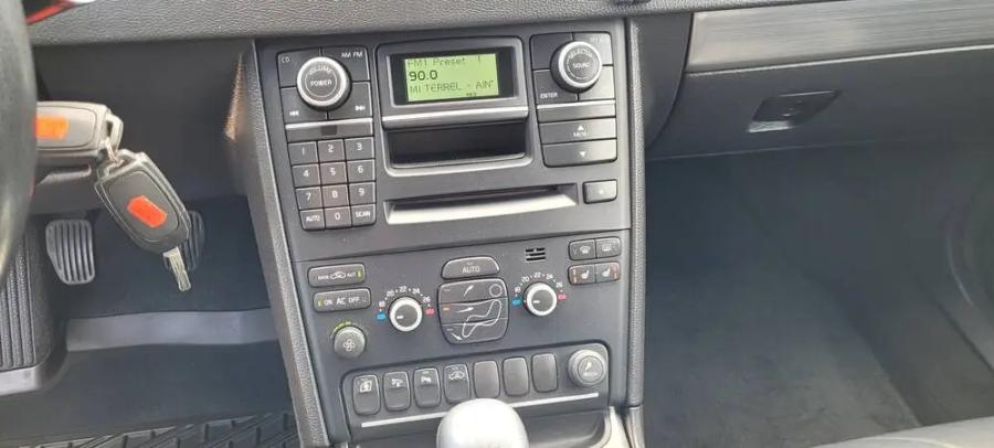 Melns Volvo XC90 2006 Rīga, ar dzinēja tilpumu 2.40 L un nobraukumu 248 tūkst. km par 8200 €, foto 16 vietnē AUTOMOTO.COM.LV