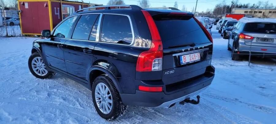 Black Volvo XC90 2006 in Riga, with an engine capacity of 2.40 L and mileage of 248 thousand km for 8900 €, photo 6 on AUTOMOTO.COM.LV