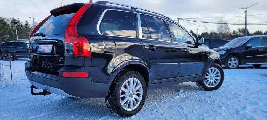 Black Volvo XC90 2006 in Riga, with an engine capacity of 2.40 L and mileage of 248 thousand km for 8900 €, photo 12 on AUTOMOTO.COM.LV