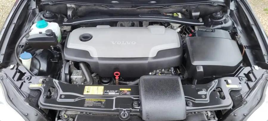 Black Volvo XC90 2006 in Riga, with an engine capacity of 2.40 L and mileage of 248 thousand km for 8900 €, photo 17 on AUTOMOTO.COM.LV