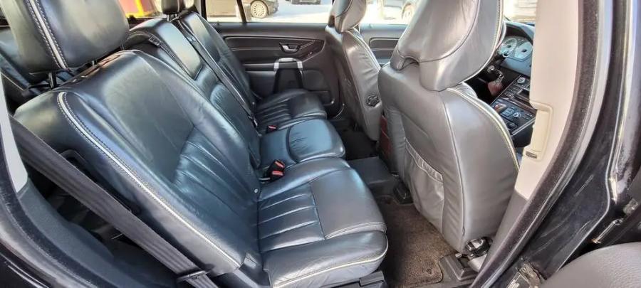 Black Volvo XC90 2006 in Riga, with an engine capacity of 2.40 L and mileage of 248 thousand km for 8900 €, photo 21 on AUTOMOTO.COM.LV