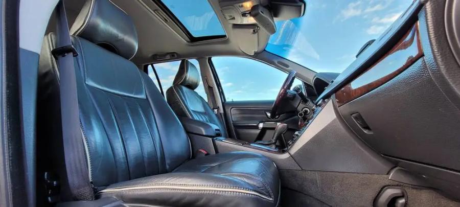 Black Volvo XC90 2006 in Riga, with an engine capacity of 2.40 L and mileage of 248 thousand km for 8900 €, photo 23 on AUTOMOTO.COM.LV