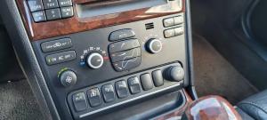 Black Volvo XC90 2006 in Riga, with an engine capacity of 2.40 L and mileage of 248 thousand km for 8900 €, photo 27 on AUTOMOTO.COM.LV