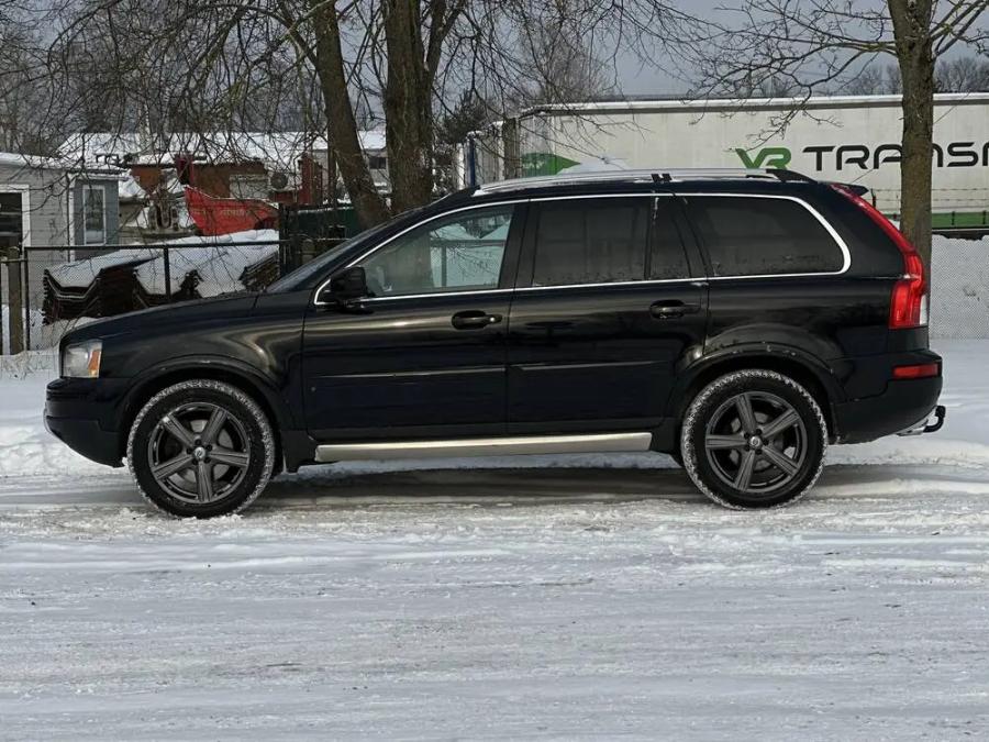 Black Volvo XC90 2006 in Riga, with an engine capacity of 2.40 L and mileage of 340 thousand km for 5100 €, photo 3 on AUTOMOTO.COM.LV