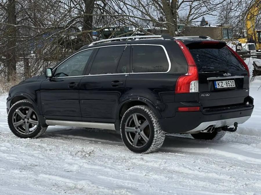 Black Volvo XC90 2006 in Riga, with an engine capacity of 2.40 L and mileage of 340 thousand km for 5100 €, photo 7 on AUTOMOTO.COM.LV