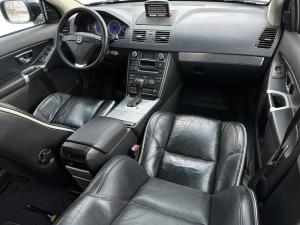 Black Volvo XC90 2006 in Riga, with an engine capacity of 2.40 L and mileage of 340 thousand km for 5100 €, photo 19 on AUTOMOTO.COM.LV