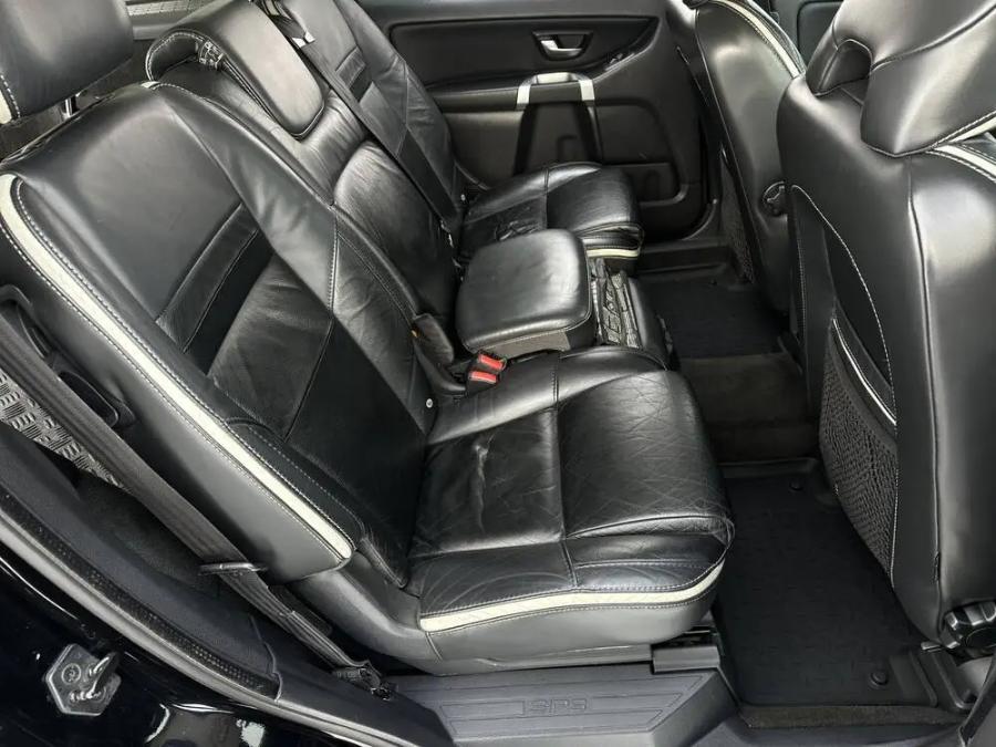 Black Volvo XC90 2006 in Riga, with an engine capacity of 2.40 L and mileage of 340 thousand km for 5100 €, photo 23 on AUTOMOTO.COM.LV