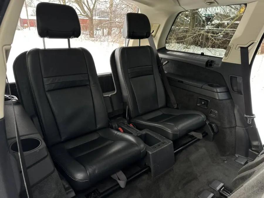 Black Volvo XC90 2006 in Riga, with an engine capacity of 2.40 L and mileage of 340 thousand km for 5100 €, photo 24 on AUTOMOTO.COM.LV