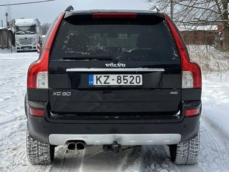 Black Volvo XC90 2006 in Riga, with an engine capacity of 2.40 L and mileage of 340 thousand km for 5100 €, photo 29 on AUTOMOTO.COM.LV