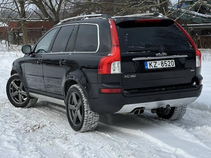 Black Volvo XC90 2006 in Riga, with an engine capacity of 2.40 L and mileage of 340 thousand km for 5100 €, photo 31 on AUTOMOTO.COM.LV