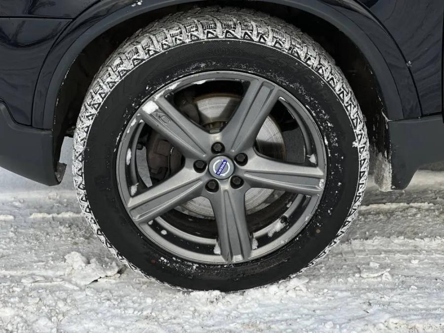 Black Volvo XC90 2006 in Riga, with an engine capacity of 2.40 L and mileage of 340 thousand km for 5100 €, photo 35 on AUTOMOTO.COM.LV