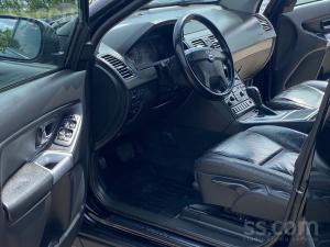 Black Volvo XC90 2006 in Riga, with an engine capacity of 2.40 L and mileage of 333 thousand km for 5250 €, photo 15 on AUTOMOTO.COM.LV