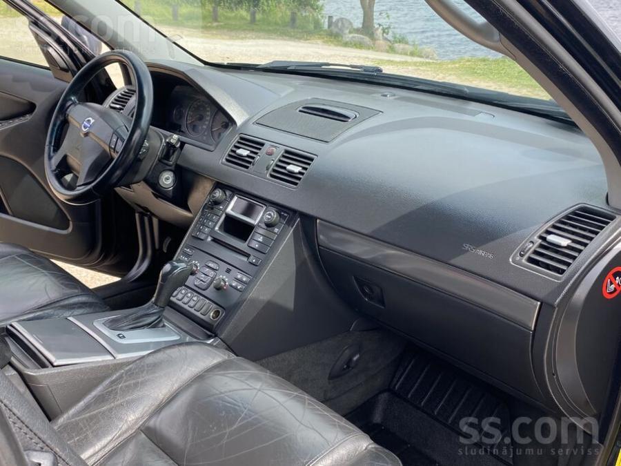 Black Volvo XC90 2006 in Riga, with an engine capacity of 2.40 L and mileage of 333 thousand km for 5250 €, photo 18 on AUTOMOTO.COM.LV