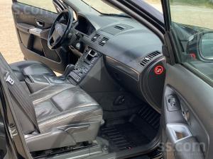 Black Volvo XC90 2006 in Riga, with an engine capacity of 2.40 L and mileage of 333 thousand km for 5250 €, photo 19 on AUTOMOTO.COM.LV