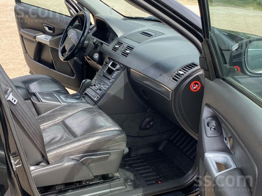 Black Volvo XC90 2006 in Riga, with an engine capacity of 2.40 L and mileage of 333 thousand km for 5250 €, photo 19 on AUTOMOTO.COM.LV