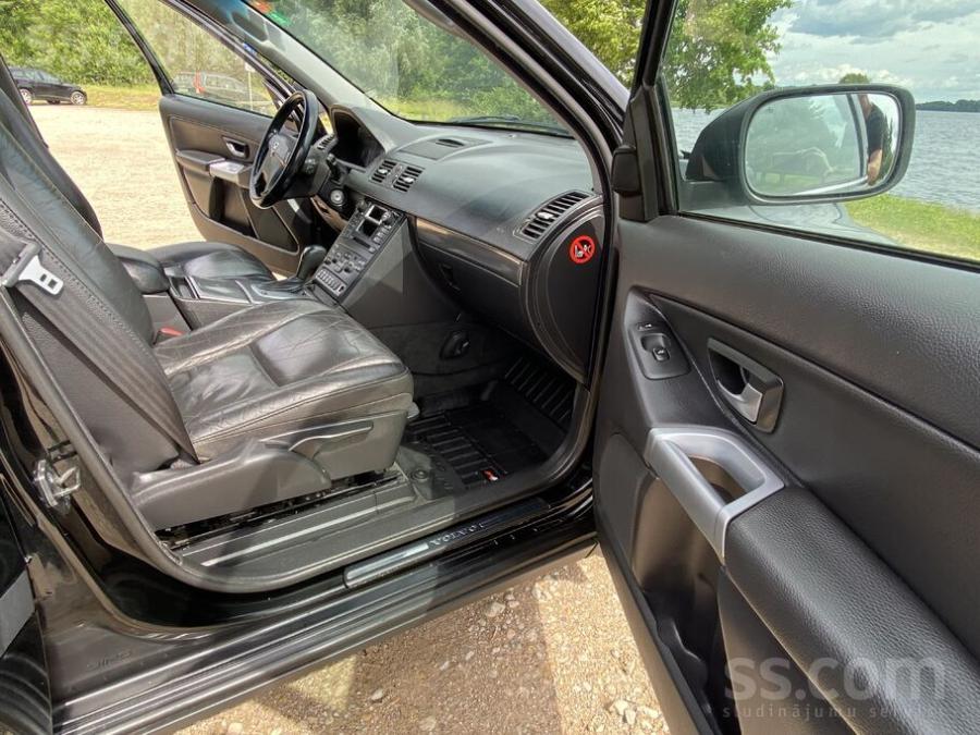 Black Volvo XC90 2006 in Riga, with an engine capacity of 2.40 L and mileage of 333 thousand km for 5250 €, photo 20 on AUTOMOTO.COM.LV