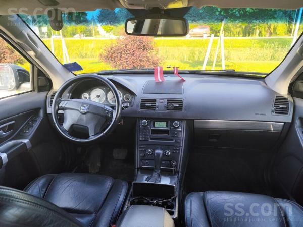 Melns Volvo XC90 2006 Jelgava, ar dzinēja tilpumu 2.40 L un nobraukumu 301 tūkst. km par 6000 €, foto 4 vietnē AUTOMOTO.COM.LV