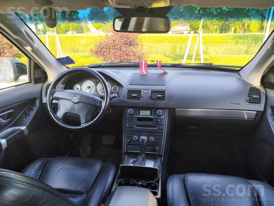 Melns Volvo XC90 2006 Jelgava, ar dzinēja tilpumu 2.40 L un nobraukumu 301 tūkst. km par 6000 €, foto 5 vietnē AUTOMOTO.COM.LV