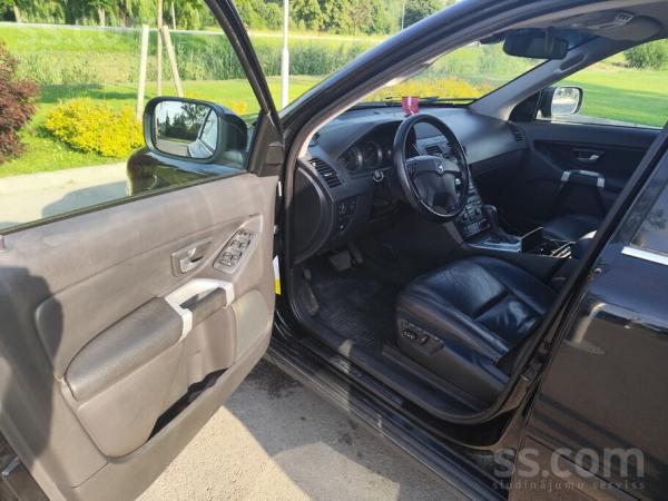 Melns Volvo XC90 2006 Jelgava, ar dzinēja tilpumu 2.40 L un nobraukumu 301 tūkst. km par 6000 €, foto 6 vietnē AUTOMOTO.COM.LV