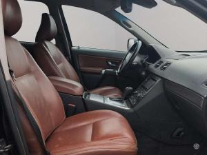 Black Volvo XC90 2006 in Vilnius, with an engine capacity of 2.40 L and mileage of 261 thousand km for 6999 €, photo 9 on AUTOMOTO.COM.LV