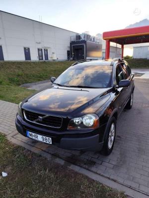 Melns Volvo XC90 2006 Radviliškis, ar dzinēja tilpumu 2.40 L un nobraukumu 300 tūkst. km par 5500 €, foto  vietnē AUTOMOTO.COM.LV