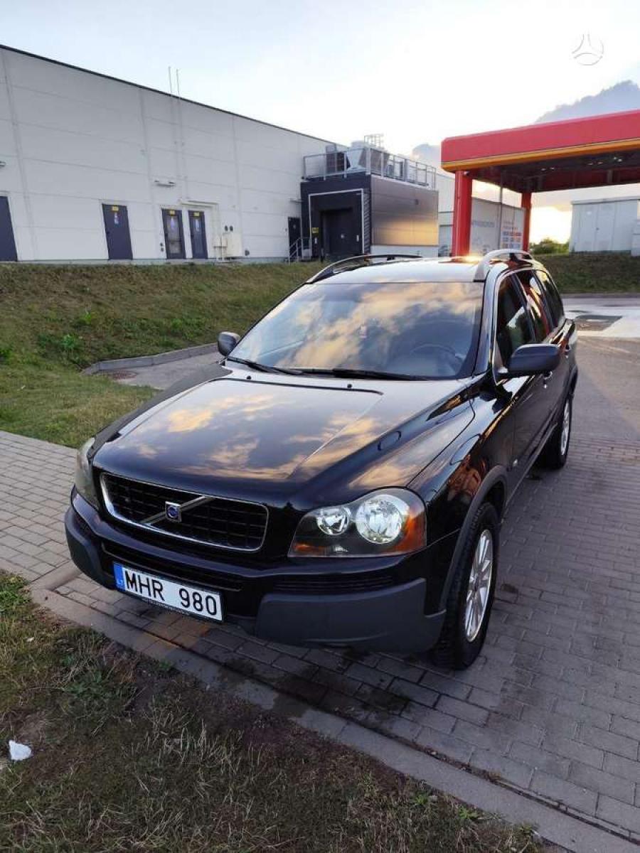 Melns Volvo XC90 2006 Radviliškis, ar dzinēja tilpumu 2.40 L un nobraukumu 300 tūkst. km par 5500 €, foto 1 vietnē AUTOMOTO.COM.LV