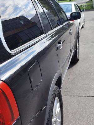 Melns Volvo XC90 2006 Radviliškis, ar dzinēja tilpumu 2.40 L un nobraukumu 300 tūkst. km par 5500 €, foto 4 vietnē AUTOMOTO.COM.LV
